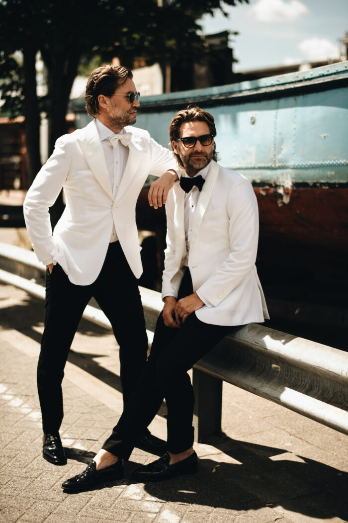 Trouwen in een Witte Smoking: dé ultieme feestelijke outfit