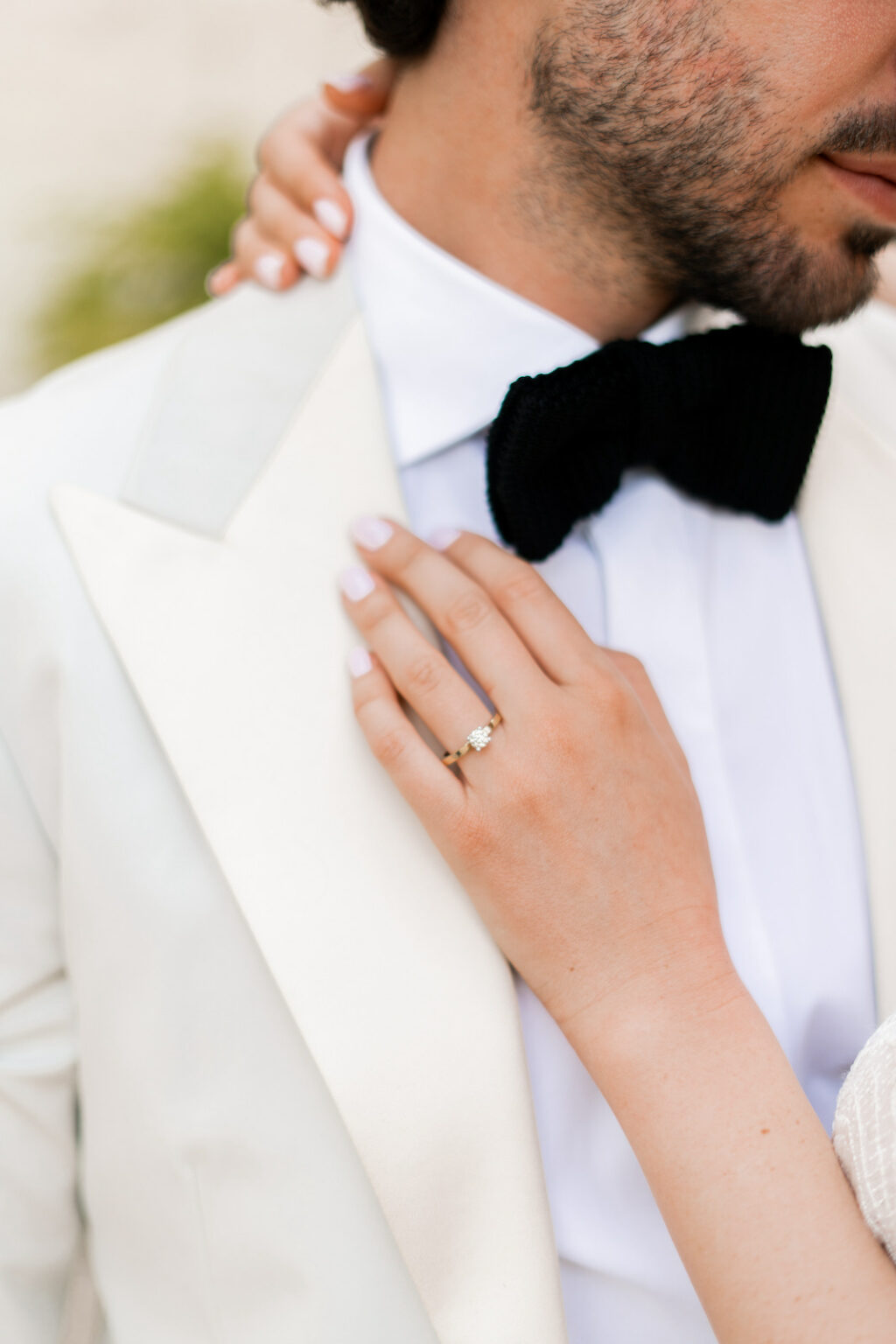 Trouwen in een Witte Smoking: dé ultieme feestelijke outfit
